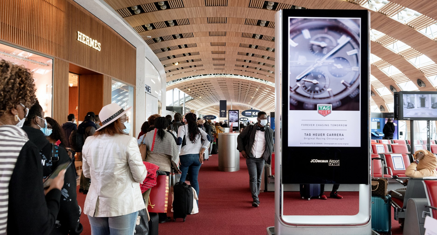 Avec JCDecaux Airport Paris, multipliez la valeur de votre marque. | JCDecaux France