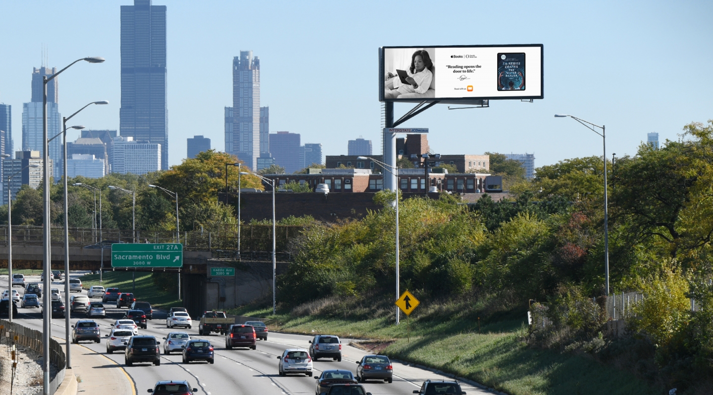 Celebrities Captivate on Chicago Digital Billboards | JCDecaux North ...