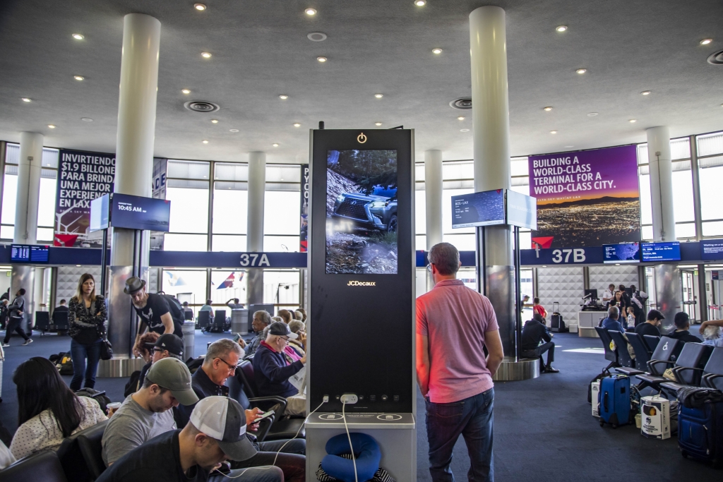 Drive into JCDecaux Airports | JCDecaux North America
